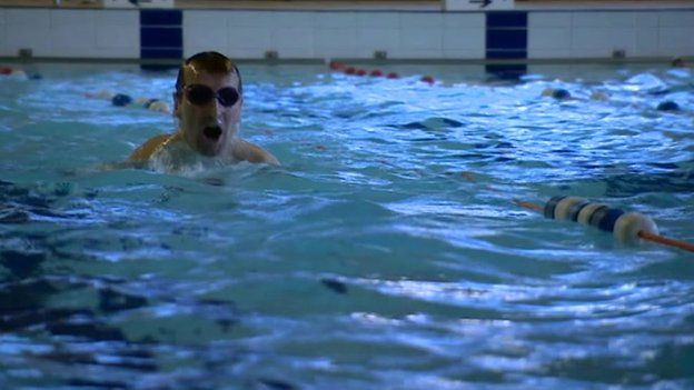 Swimming pool dyed gold to honour Wolverhampton Wanderers - BBC News