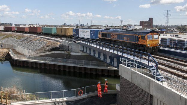 Ipswich Chord rail link opens for Felixstowe freight - BBC News
