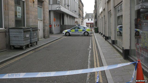 Police probe armed robbery at Inverness betting shop - BBC News