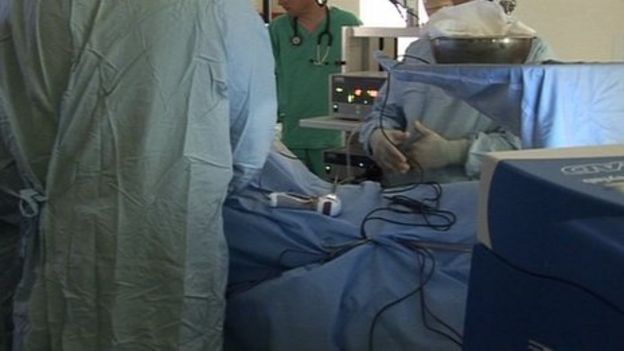 Woman with 100-year-old kidney from mum 'still going strong' - BBC News