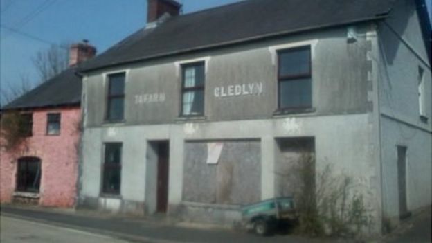 Drefach war memorial relocation in £4.7m school plan - BBC News