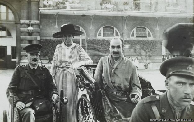 Christina Broom, Britain's first female press photographer - BBC News