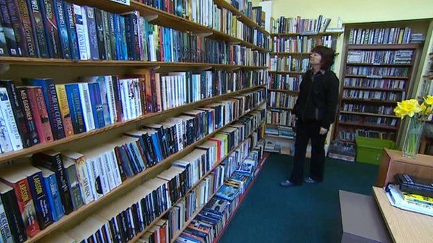 Devon libraries to become independent 'mutual' organisation - BBC News