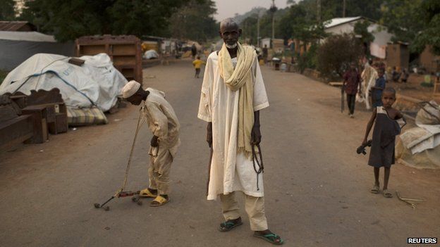 CAR conflict: UN warns 19,000 Muslims 'face slaughter' - BBC News
