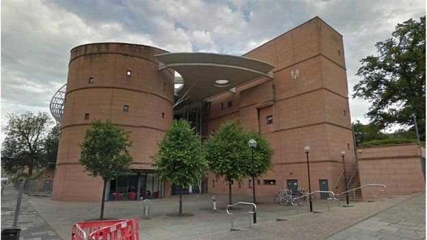 Police called to Dundee library over noise disturbance - BBC News