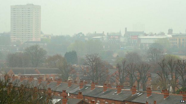 Air pollution reaches high levels in parts of England - BBC News