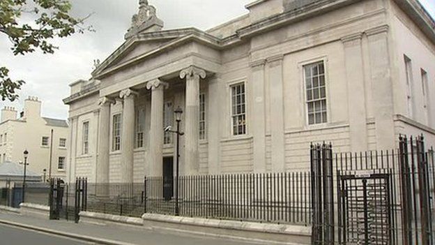 Accused former RUC officers fail to face court in Derry - BBC News