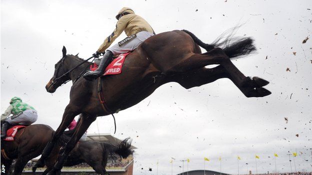 Grand National 2014: Boston Bob wins Melling Chase at Aintree - BBC Sport