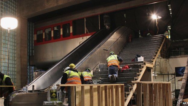 Chicago train crash driver who 'fell asleep' is sacked - BBC News