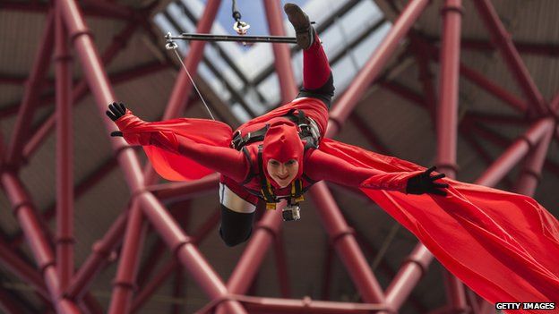 Queen Elizabeth Olympic Park opens to the public - BBC News