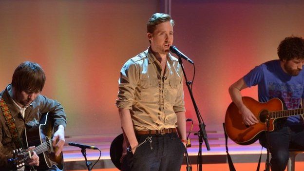 Kaiser Chiefs enjoy number one album - BBC News