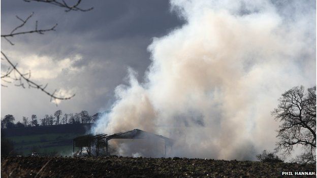 Fire crews put out straw blaze at Forteviot Farm - BBC News