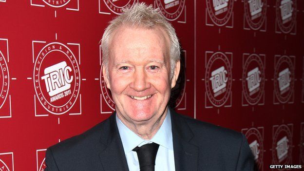 Rodney Marsh to clean Stoke City players boots as forfeit - BBC News