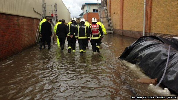 Report says 24,000 homes in London at risk of river flooding - BBC News