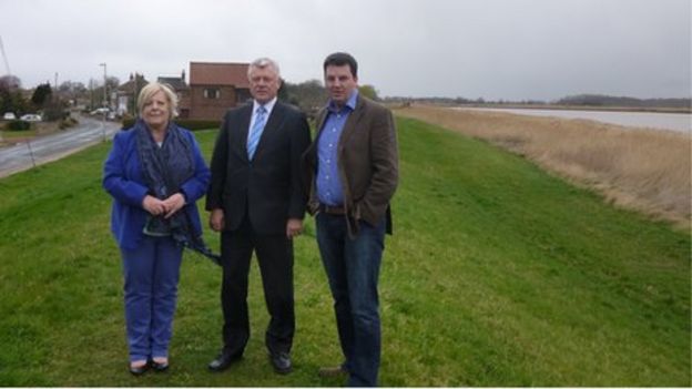 Reedness to get £5m flood defences after tidal surge - BBC News