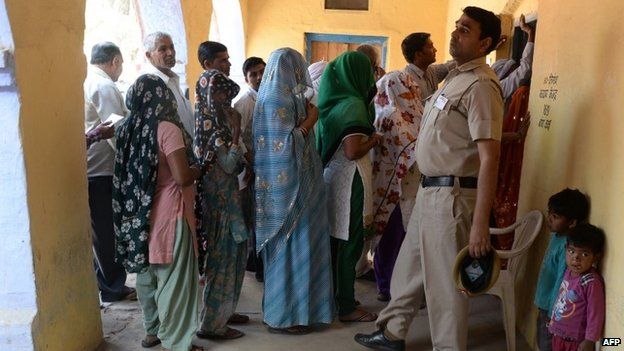 India election: Voting ends on first key polling day - BBC News