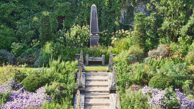 Trematon Castle lease up for sale - BBC News