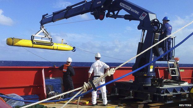 Mini-sub starts search for MH370 wreckage - BBC News