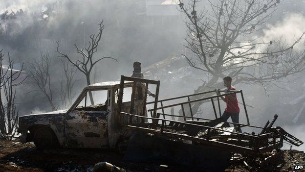 Chile promises to rebuild fire-hit Valparaiso - BBC News