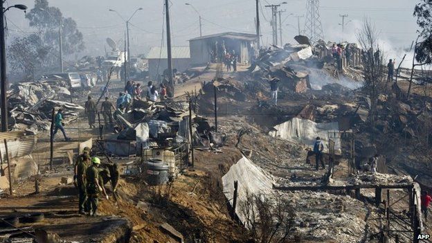 Chile promises to rebuild fire-hit Valparaiso - BBC News