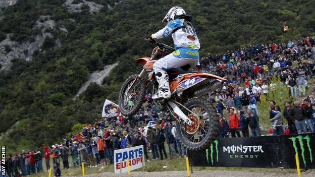 Natalie Kane leads in Women's World Motocross Championship - BBC Sport