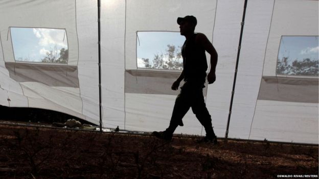 Day in pictures: 15 April 2014 - BBC News