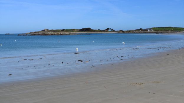 Water quality at 70% of Britain's beaches 'excellent' - BBC News