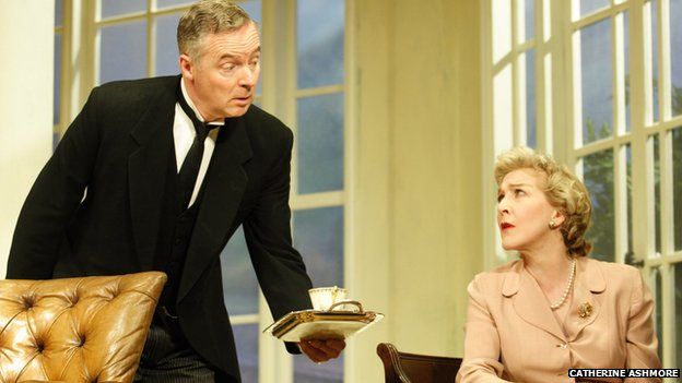 Relative Values divides critics at West End debut - BBC News
