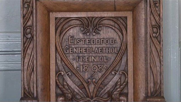 1898 Blaenau Ffestiniog eisteddfod crown found on eBay - BBC News