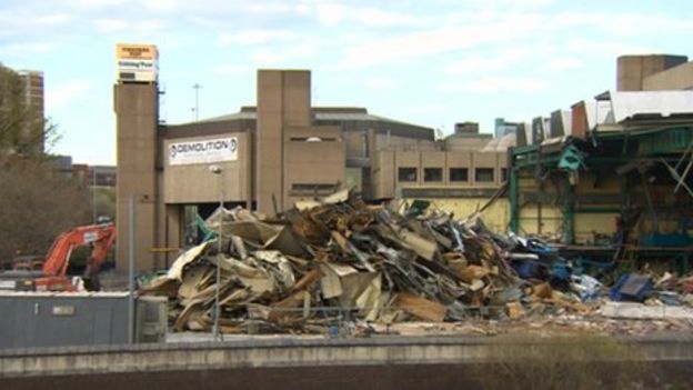 Leeds landmark tower to survive Yorkshire Post demolition - BBC News