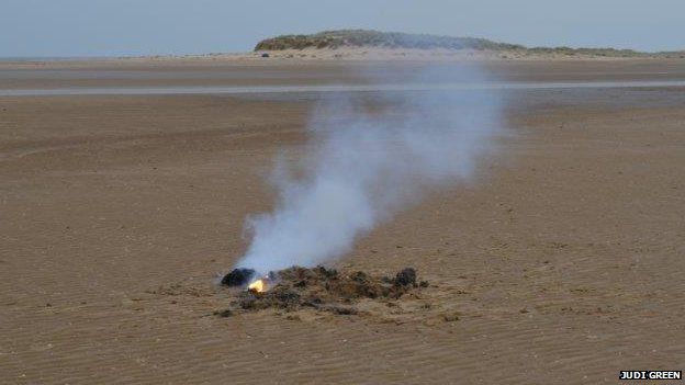 Girl, 7, digs up 'WW2 bomb' on Norfolk beach - BBC News
