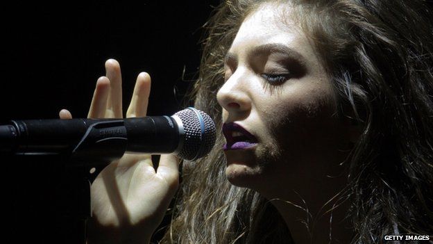 Lorde postpones Australian tour due to chest infection - BBC News
