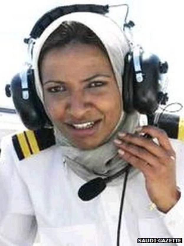 Saudi Arabia: First woman to get pilot license - BBC News