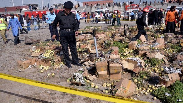 Pakistan fighter jets target 'militant hideouts' - BBC News
