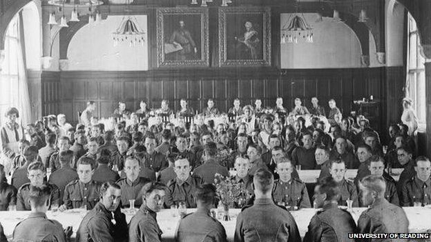 Reading University commemorates World War One - BBC News