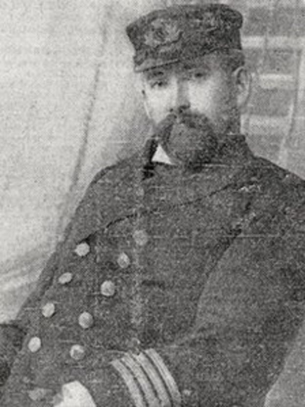 Titanic engineer's memorial restored to former glory - BBC News