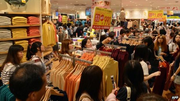Japan retail sales surge on tax hike - BBC News
