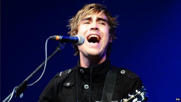 Charlie Simpson announces release of second solo album - BBC News