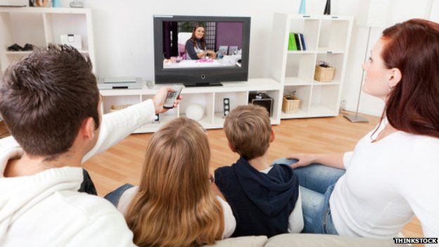 Children 'influenced by parents' screen-viewing habits' - BBC News