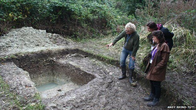 Amesbury in Wiltshire confirmed as oldest UK settlement - BBC News