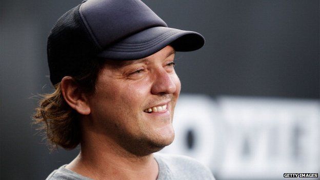 Chris Lilley: BBC iPlayer whole series premiere weird - BBC News