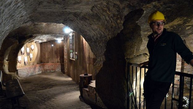 Nottingham: The city where they keep finding caves - BBC News