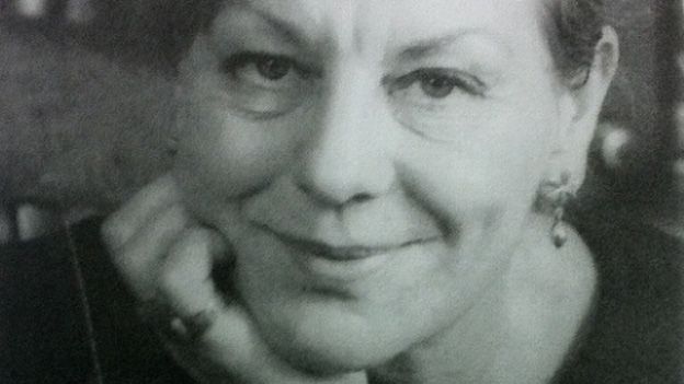 Sue Townsend's funeral is held in Leicester - BBC News