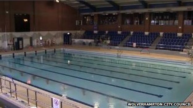 Swimming pool dyed gold to honour Wolverhampton Wanderers - BBC News