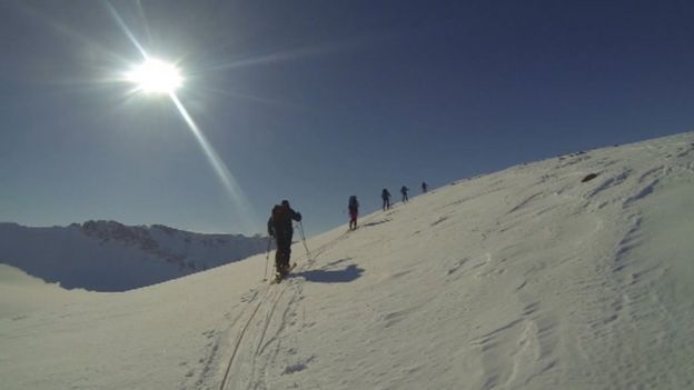 Frostbite climber Nigel Vardy to feature in Bear Grylls project - BBC News