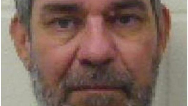 Convicted killer and robber abscond from HMP Kennet - BBC News