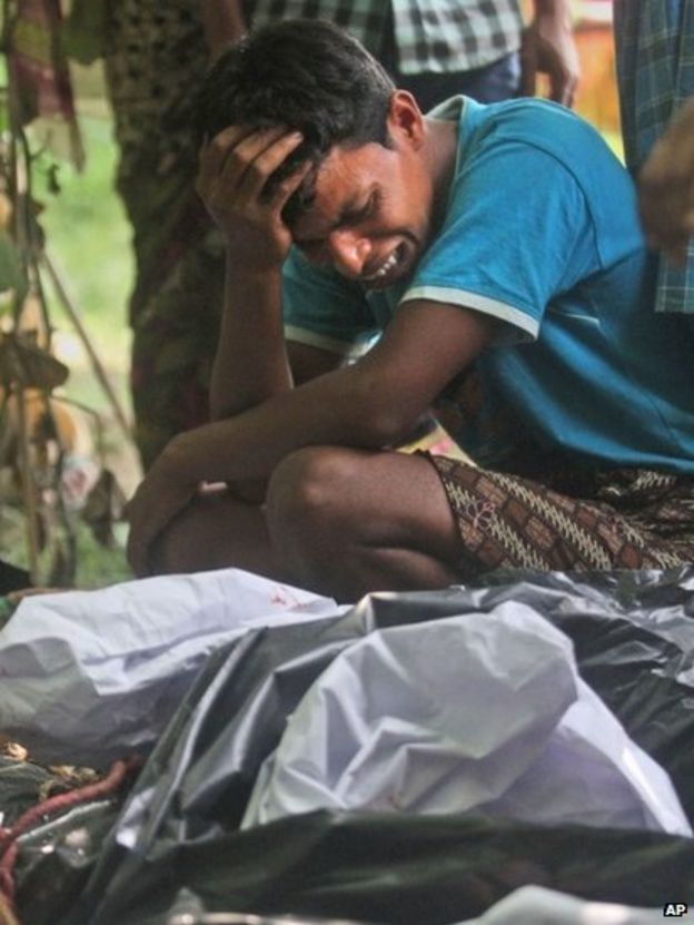 In pictures: Assam violence - BBC News
