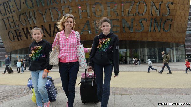 Children from Welsh choir taken ill on Heathrow flight - BBC News