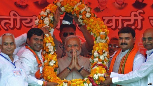 Indian media: Fierce poll battle in Amethi - BBC News