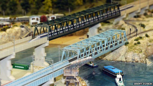 'Largest' model railway with miniature worlds opens in Wroxham - BBC News